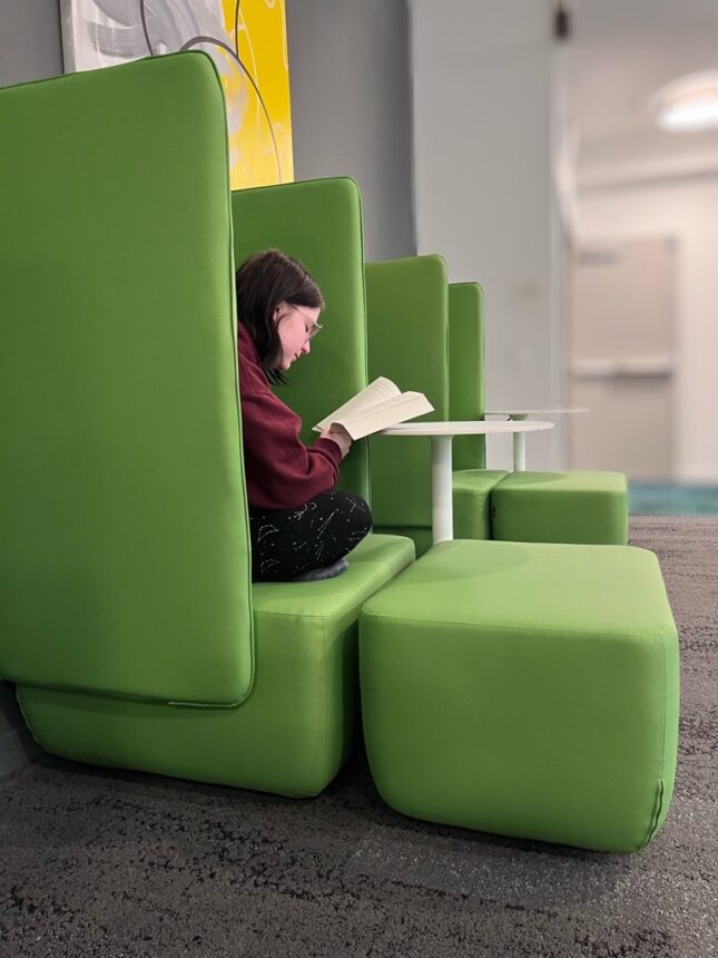 The Softline Opera Chair: A Symphony of Possibilities - Optima