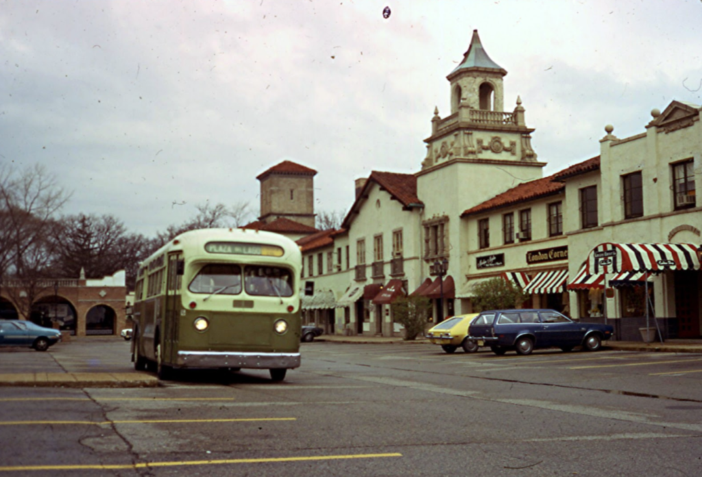 Exploring Wilmette: Plaza del Lago - Optima